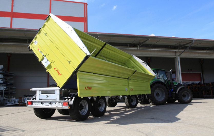 Trīsasīgā piekabe | Heta